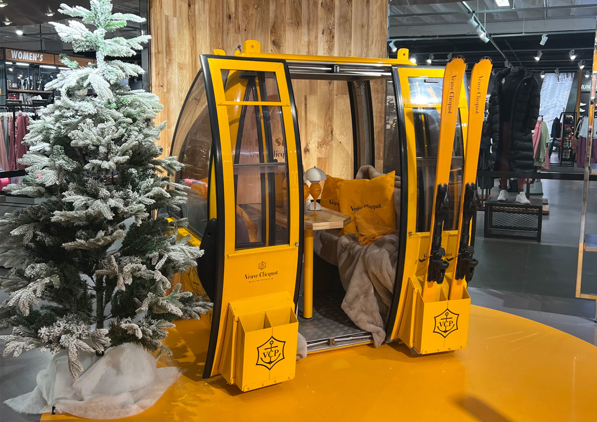 Veuve Clicquot Brand Activation - Packaging Circus